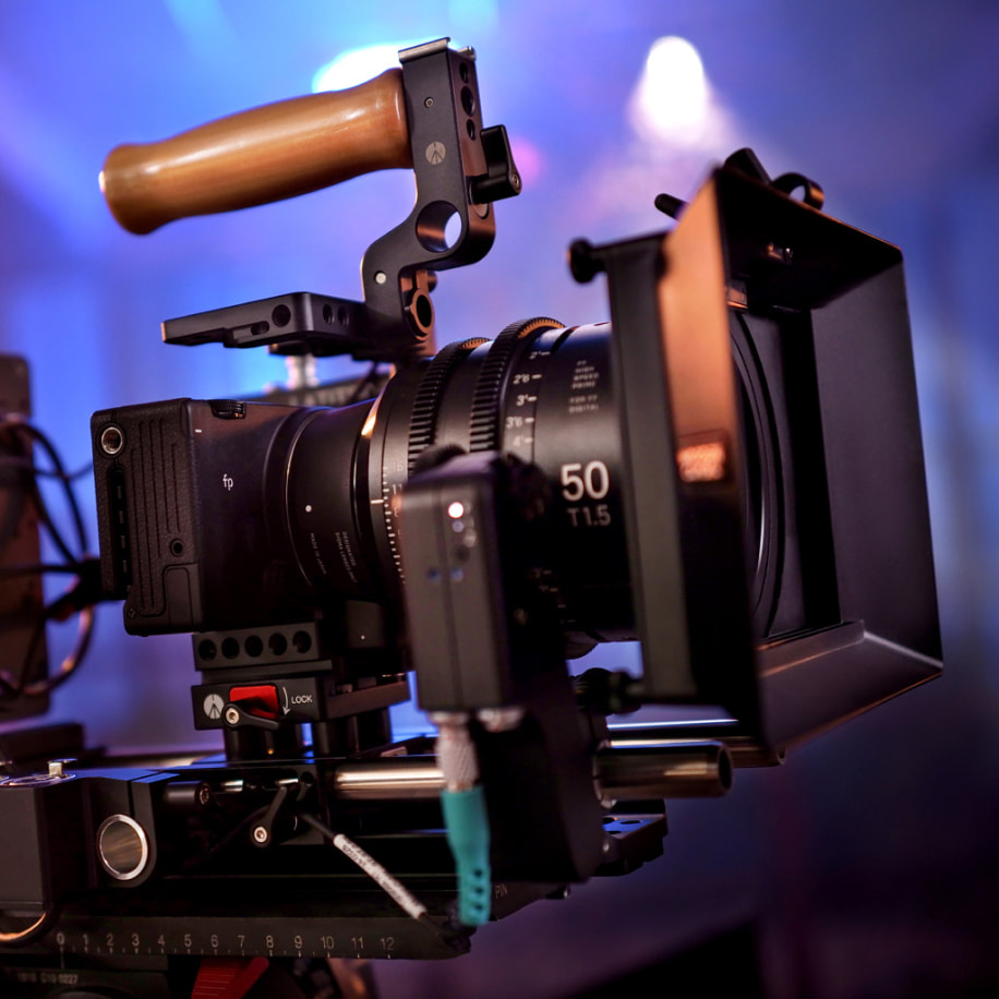 SIGMA fp L Camera + Electronic Viewfinder EVF-11 | SIGMA Corporation of ...